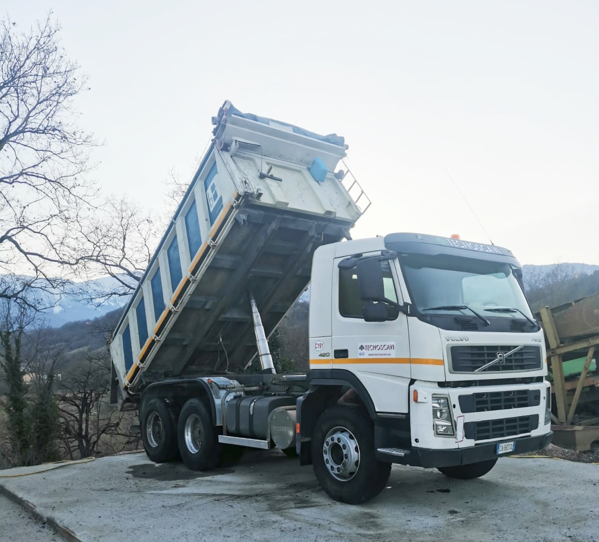 TecnoScavi s.r.l. - Macchine per movimento terra