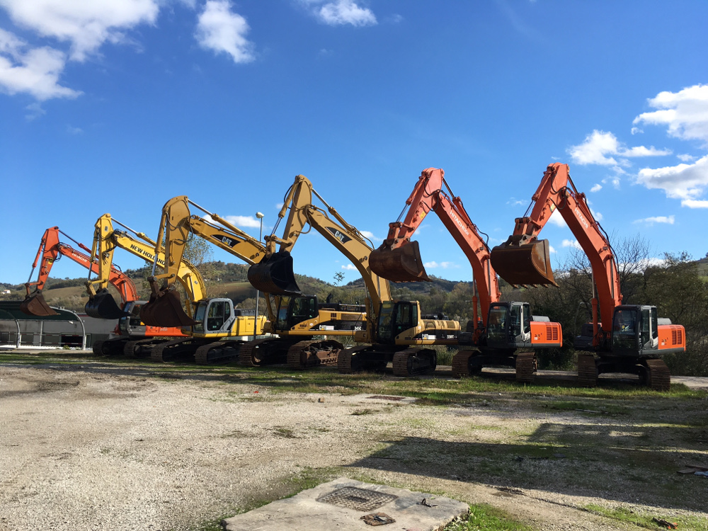 TecnoScavi s.r.l. - Macchine per movimento terra